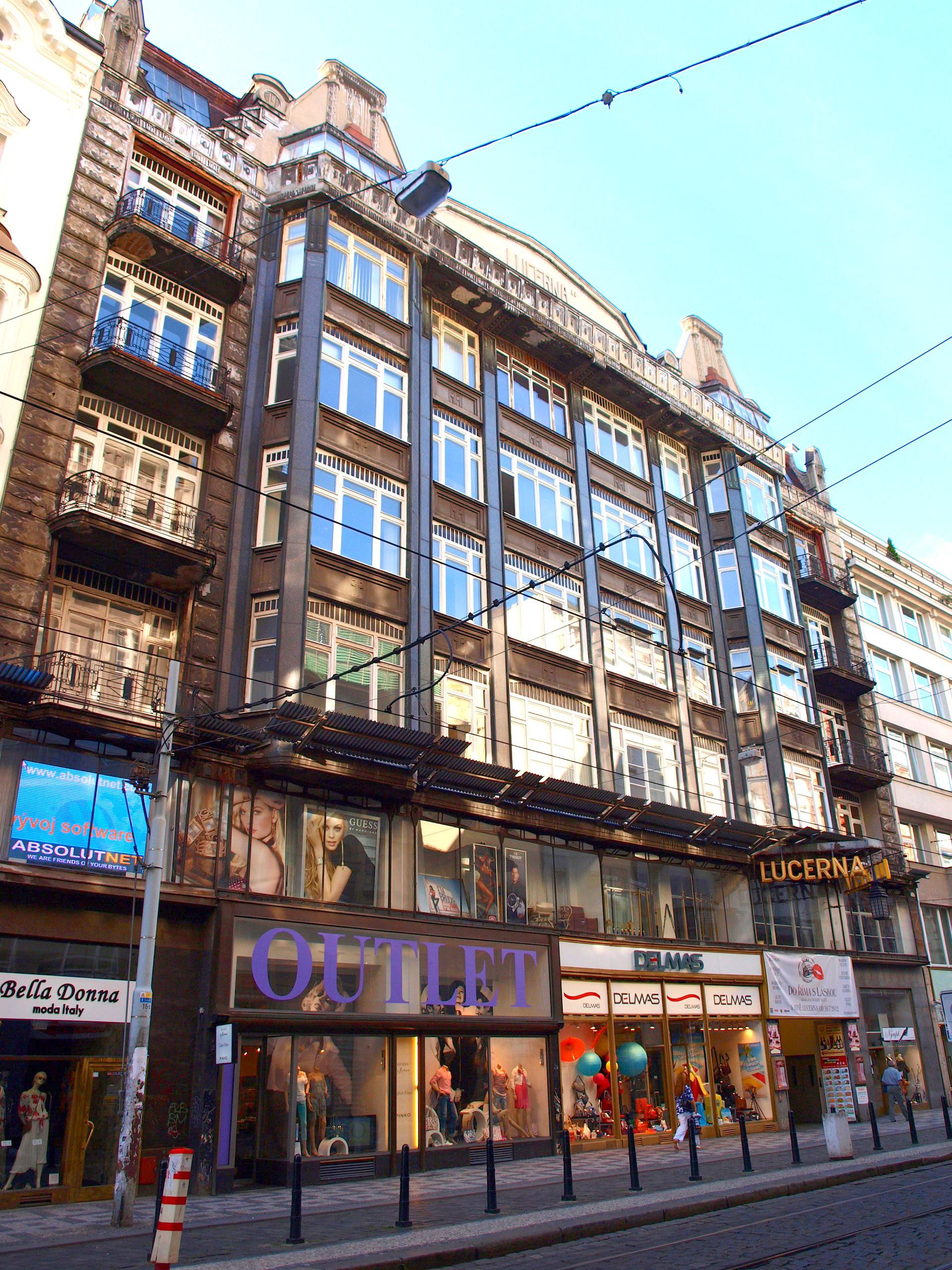 Kino Lucerna w Pradze - film nieważny, popatrzmy na wnętrza! - ArchiTrav